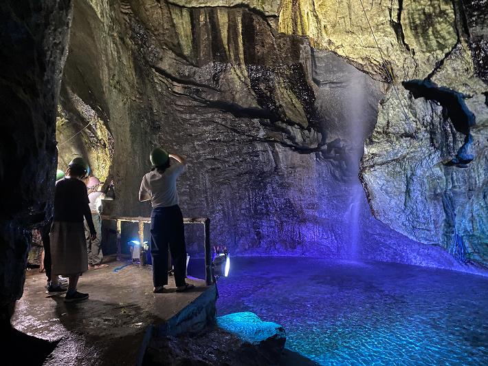 シジュウカラが紹介する「滝観洞」